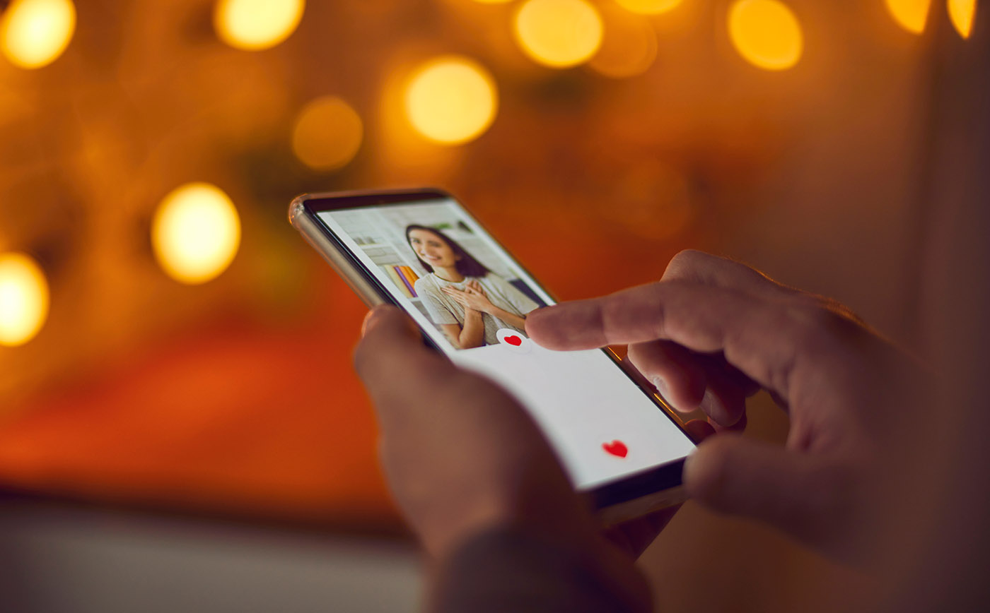 Is Your Online Relationship a Marriage-like-relationship?